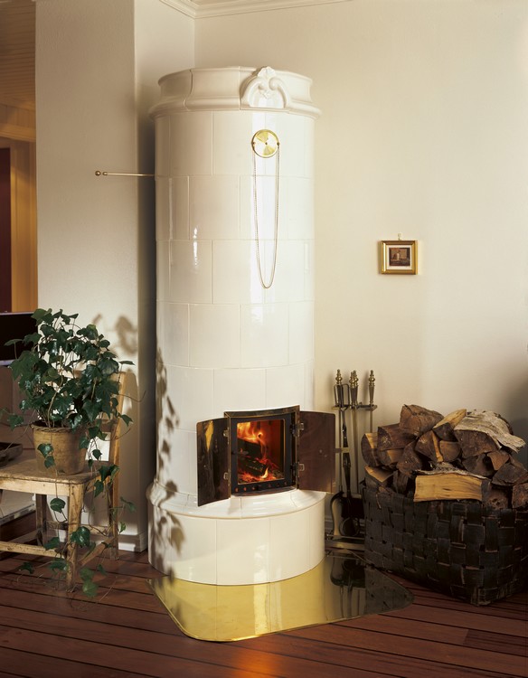 Schwedische Kachelöfen - effiziente Grundöfen auch als Bausatz und mit Hilfe beim Bauen